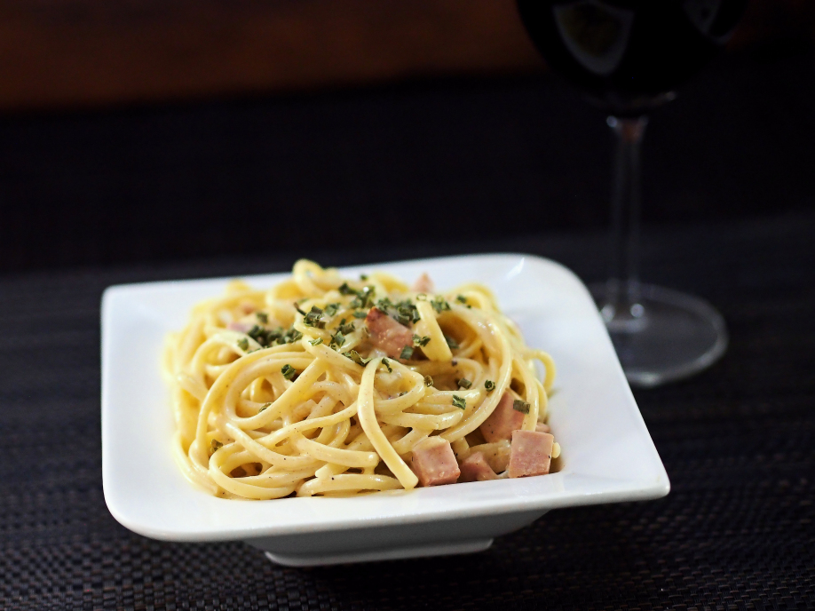 Kinkkupasta dijon-sinapilla – Mukana Maku